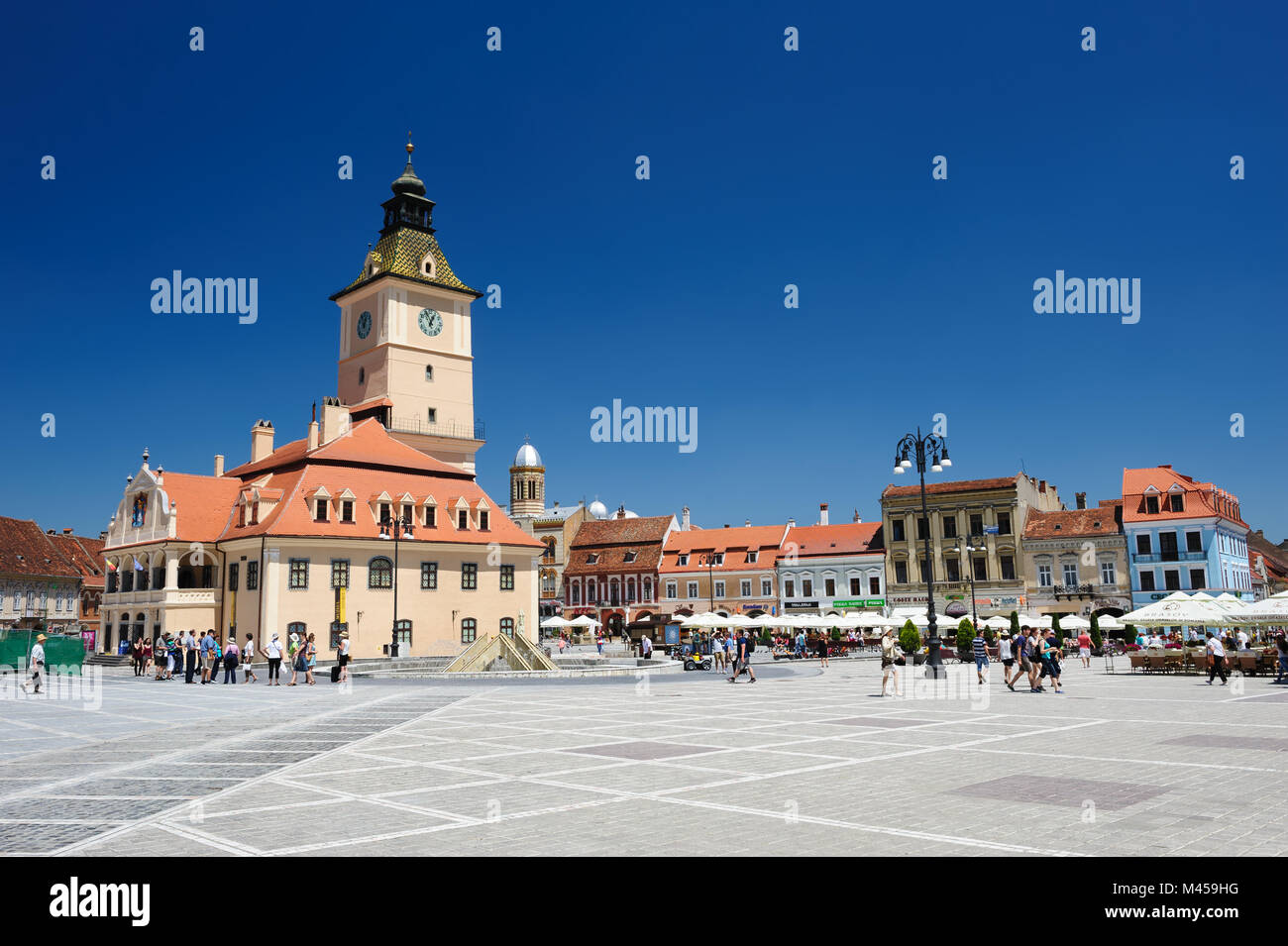 Outdoor cafe at the city hall square hi-res stock photography and ...