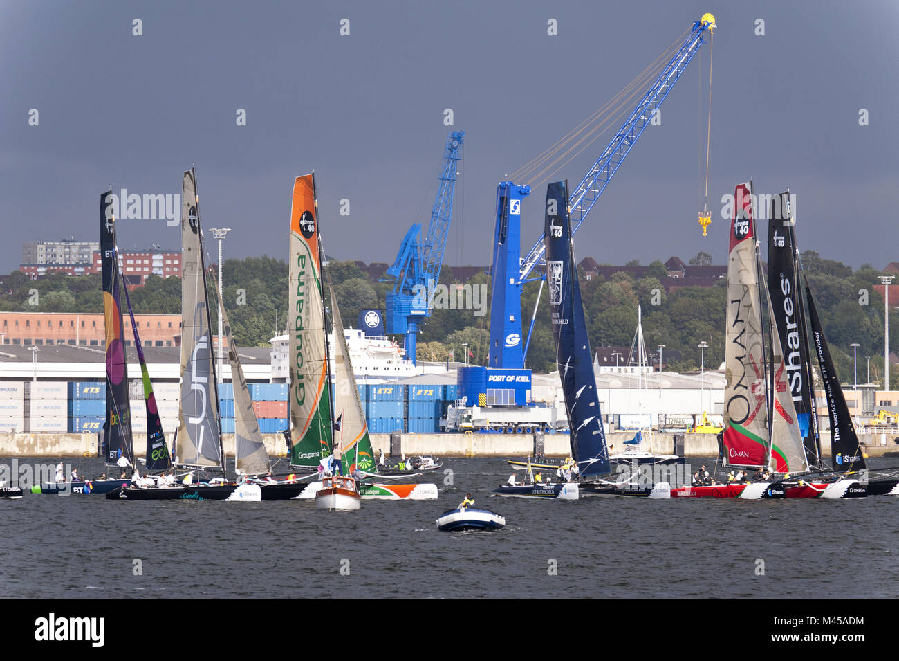 Extreme catamaran racing hi-res stock photography and images - Alamy
