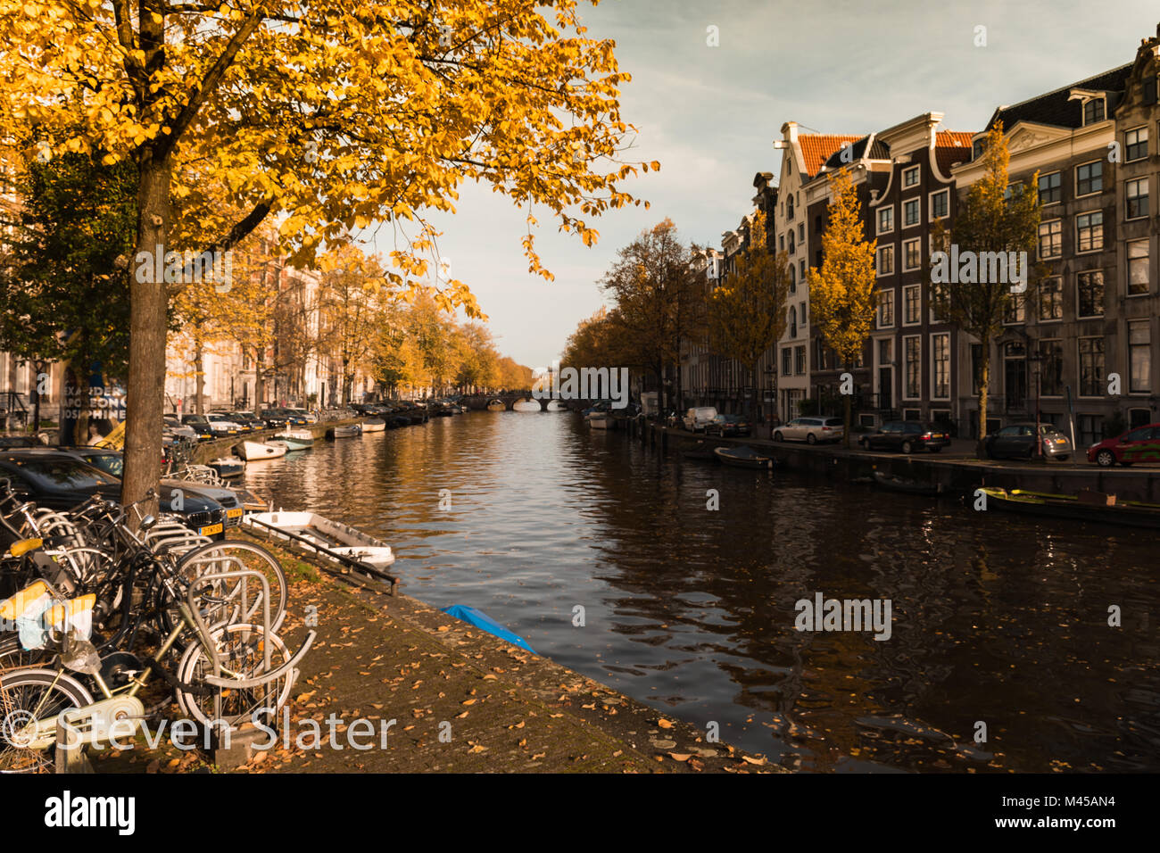 Beautiful canals traditional dutch hi-res stock photography and images ...