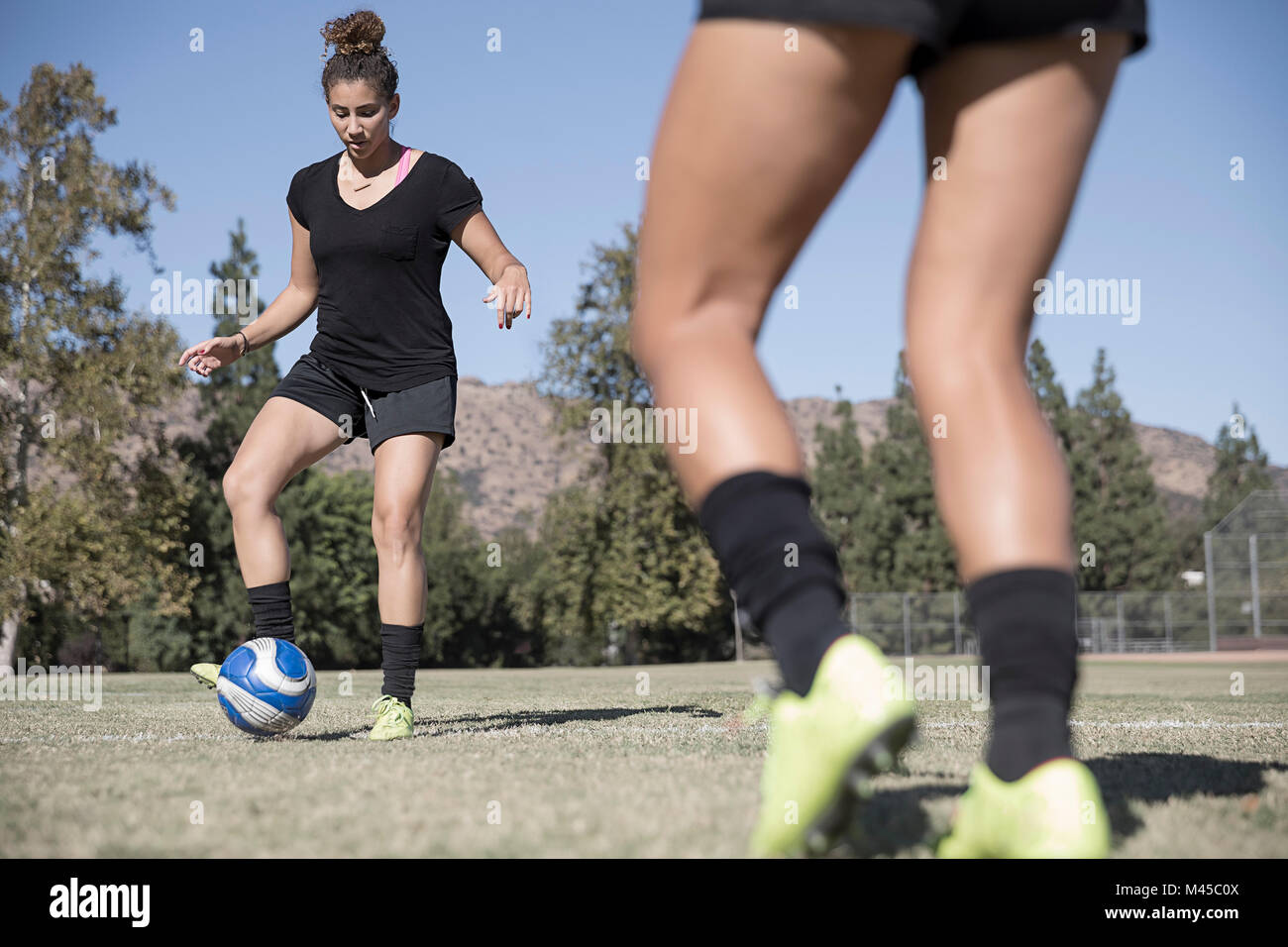 Women on football pitch playing football Stock Photo - Alamy