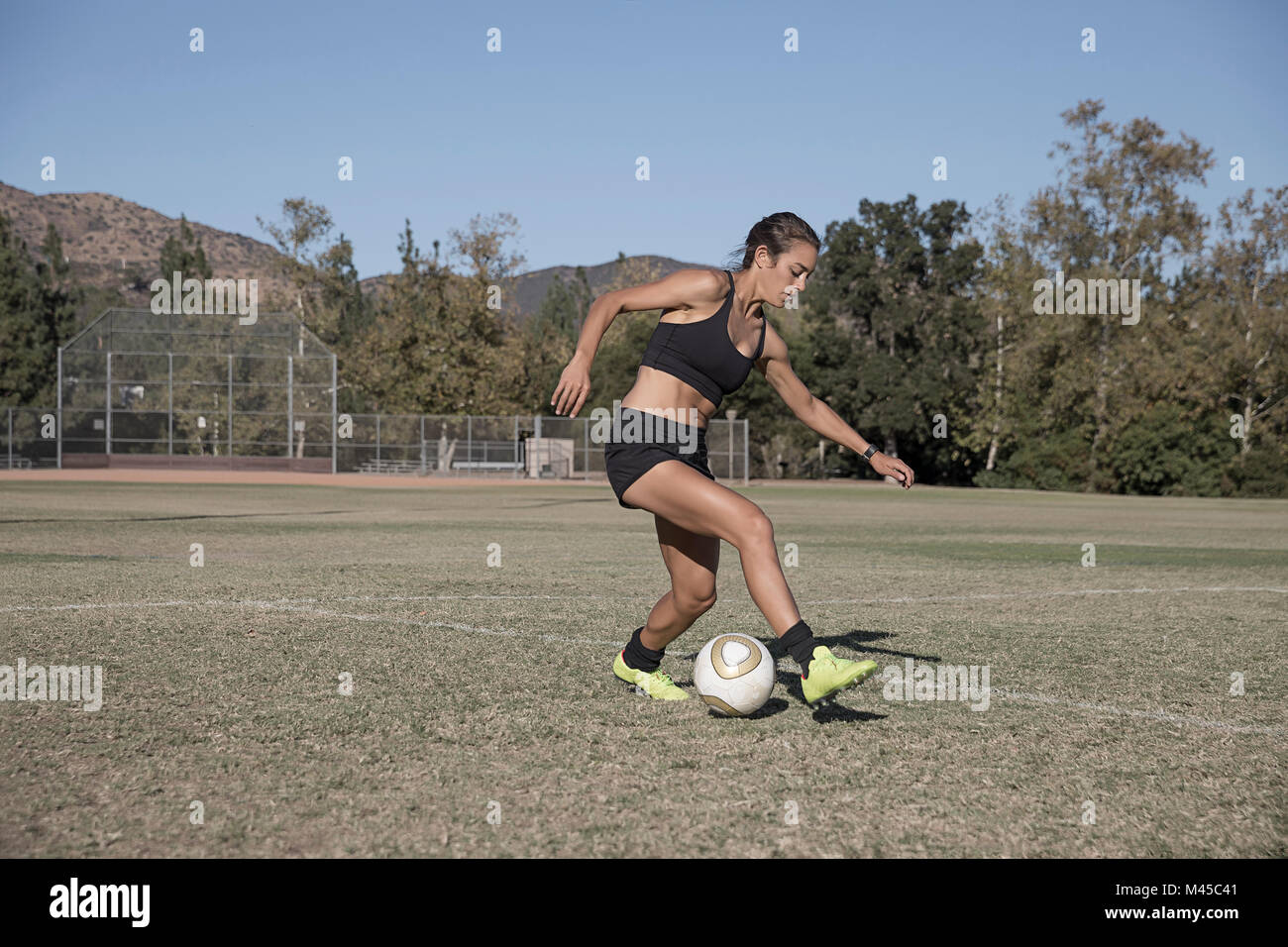 Woman football pitch hi-res stock photography and images - Alamy