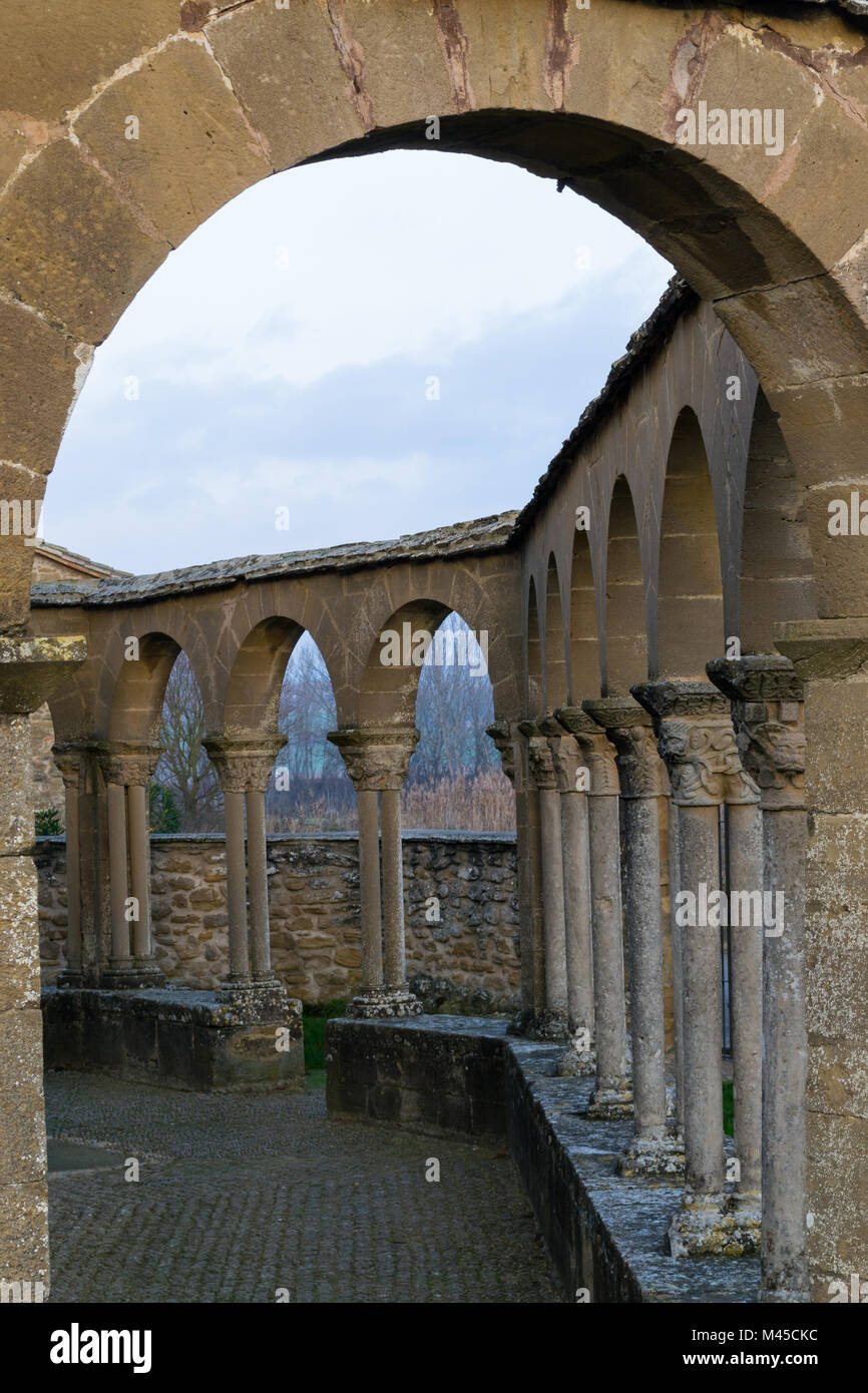 Romanesque arcade hi-res stock photography and images - Alamy