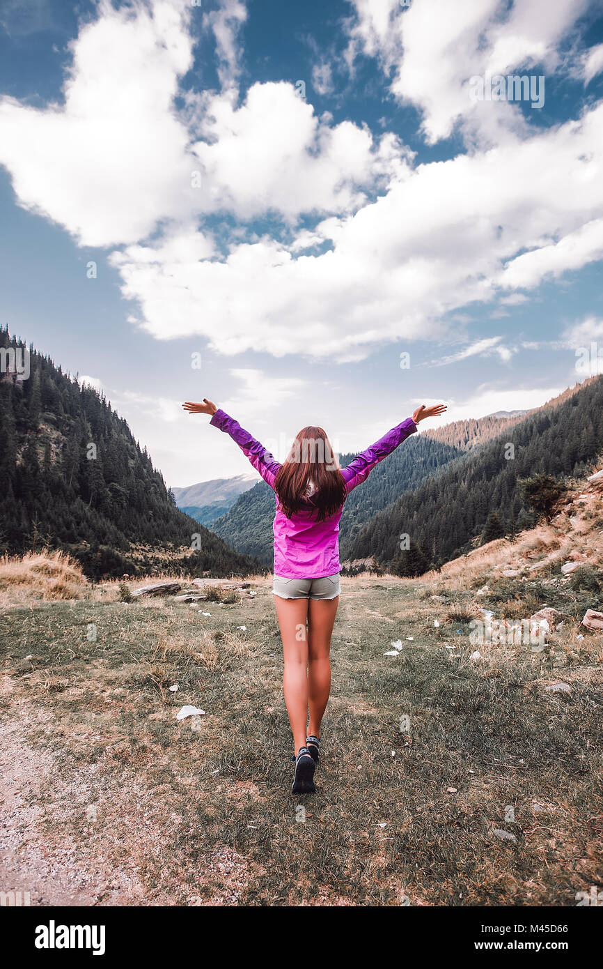 Woman open arms hi-res stock photography and images - Alamy