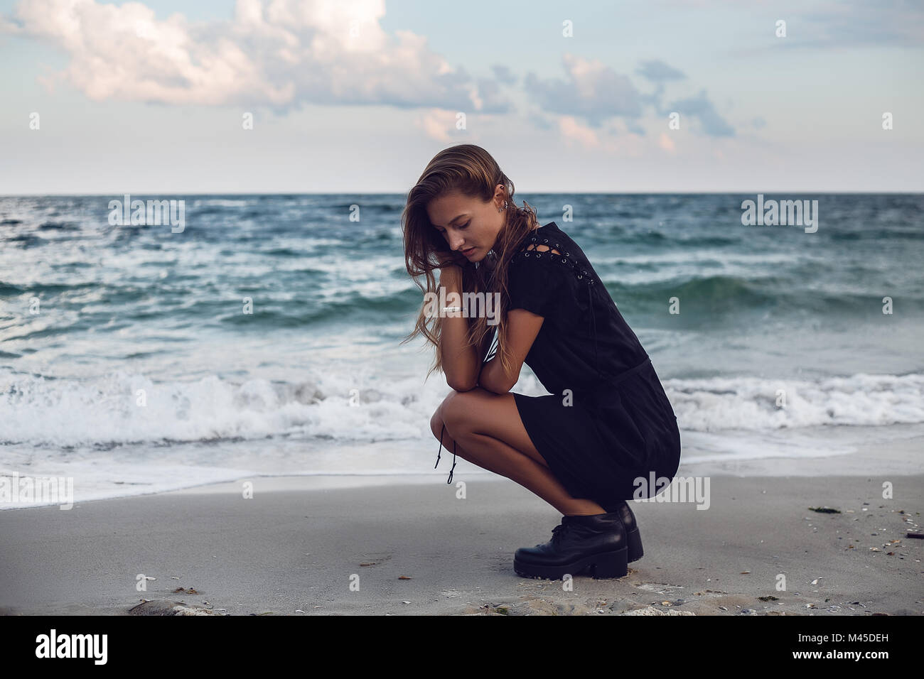 Woman Crouching Down Stock Photos & Woman Crouching Down Stock Images ...