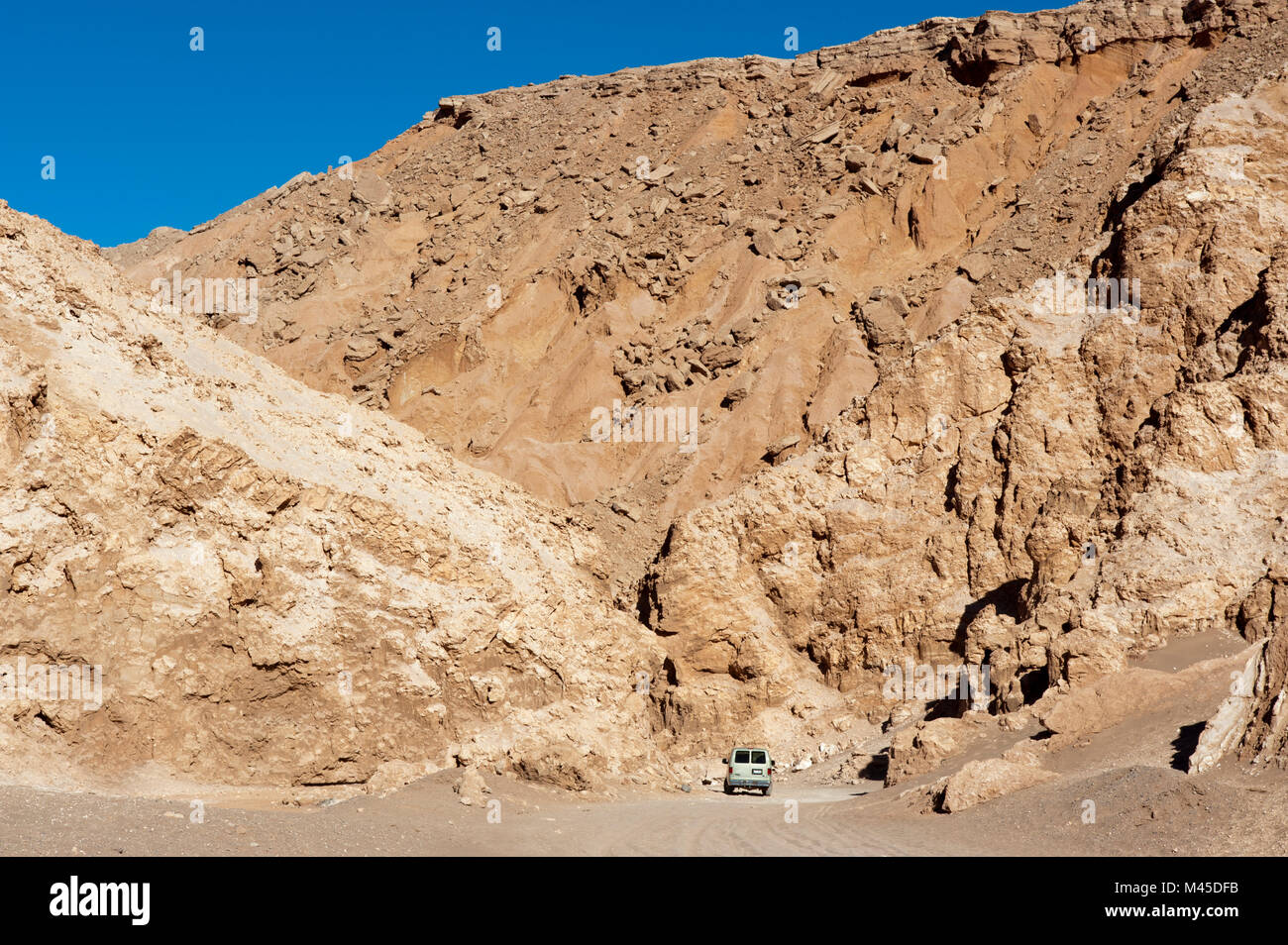 Truck on Valle de la Luna (Valley of the Moon), Atacama Desert, Chile ...