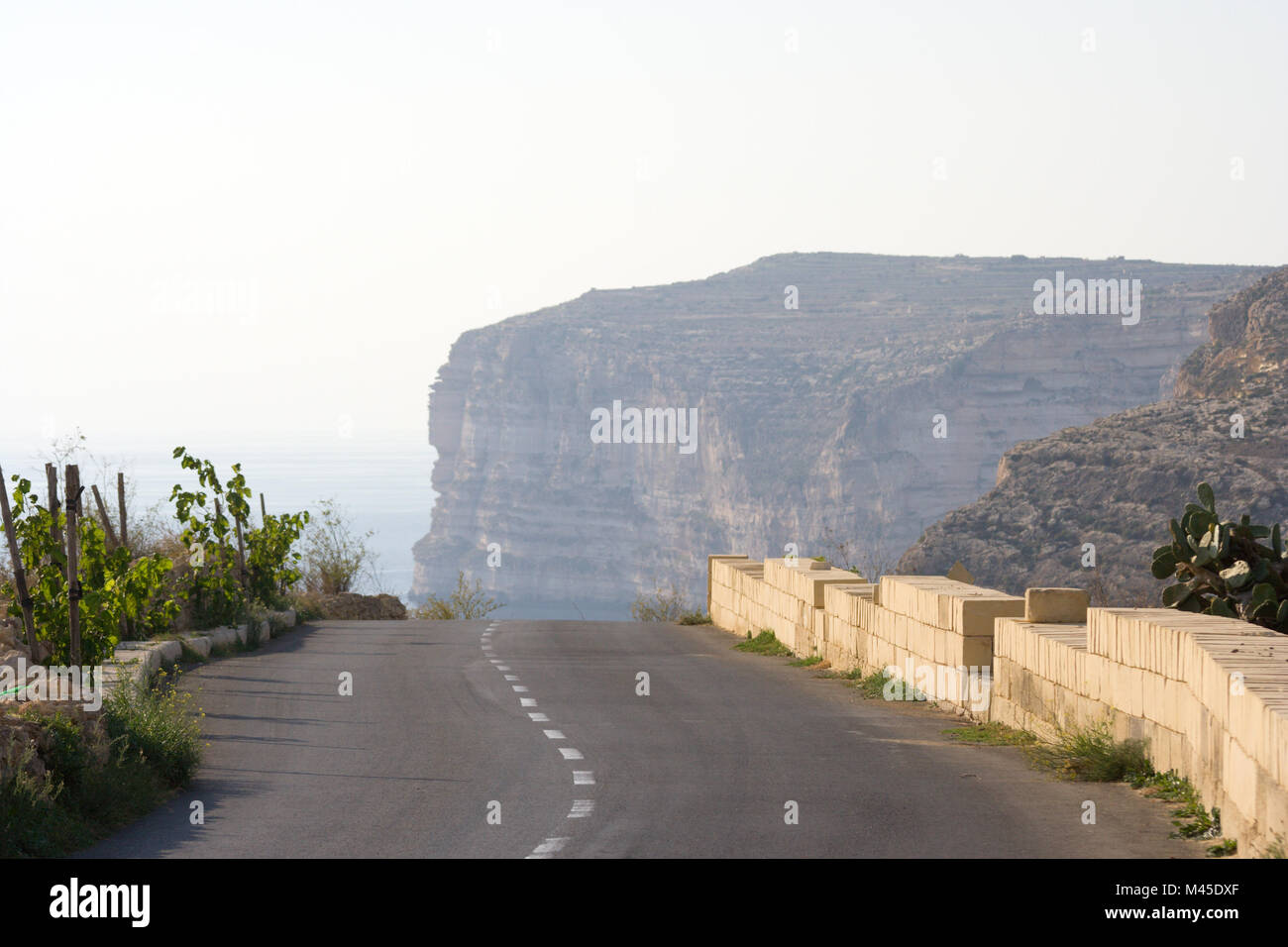 Disappearing road hi-res stock photography and images - Alamy