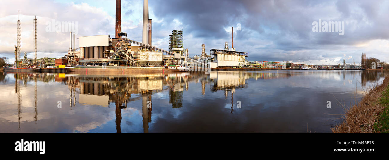 Old Refinery High Resolution Stock Photography and Images - Alamy