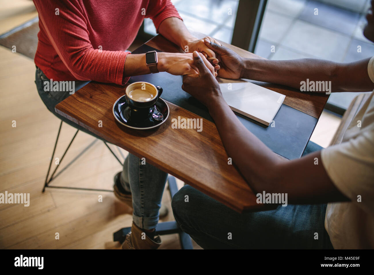Romantic couple holding hands coffee hi-res stock photography and ...