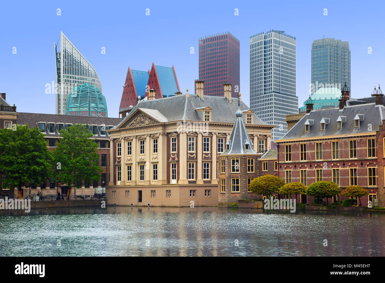 Dutch parliament buildings binnenhof hi-res stock photography and ...