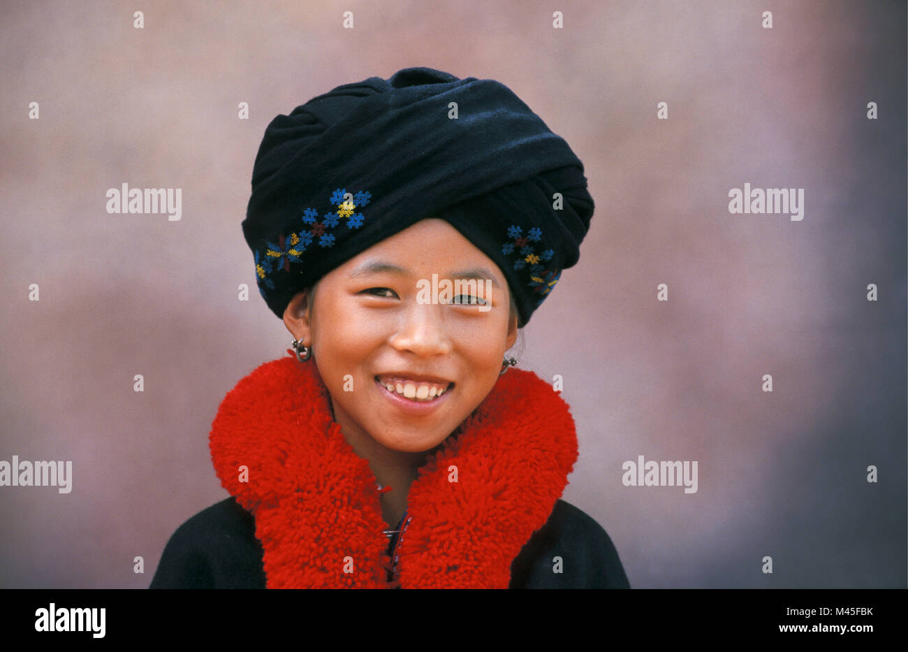 Mien tribe hi-res stock photography and images - Alamy