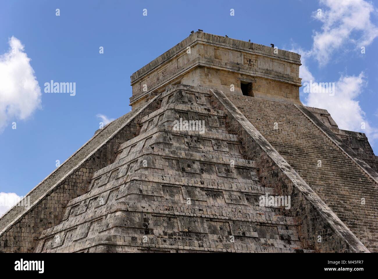 Kukulcan temple hi-res stock photography and images - Alamy