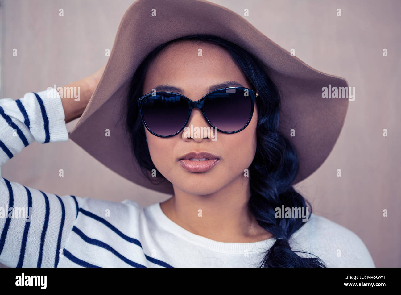 Attractive Asian woman with hat and sunglasses Stock Photo - Alamy