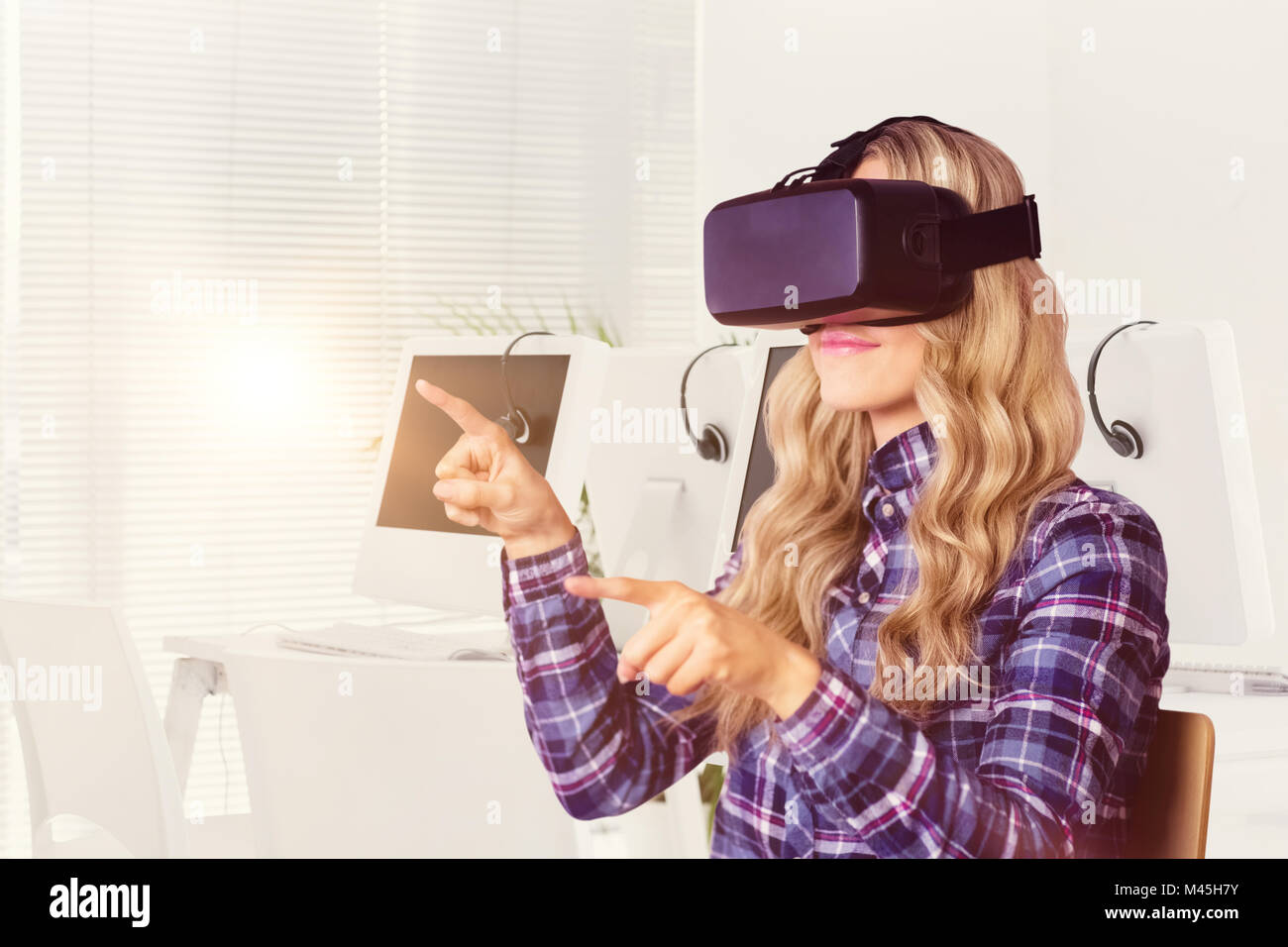 Oculus center screen hi-res stock photography and images - Alamy