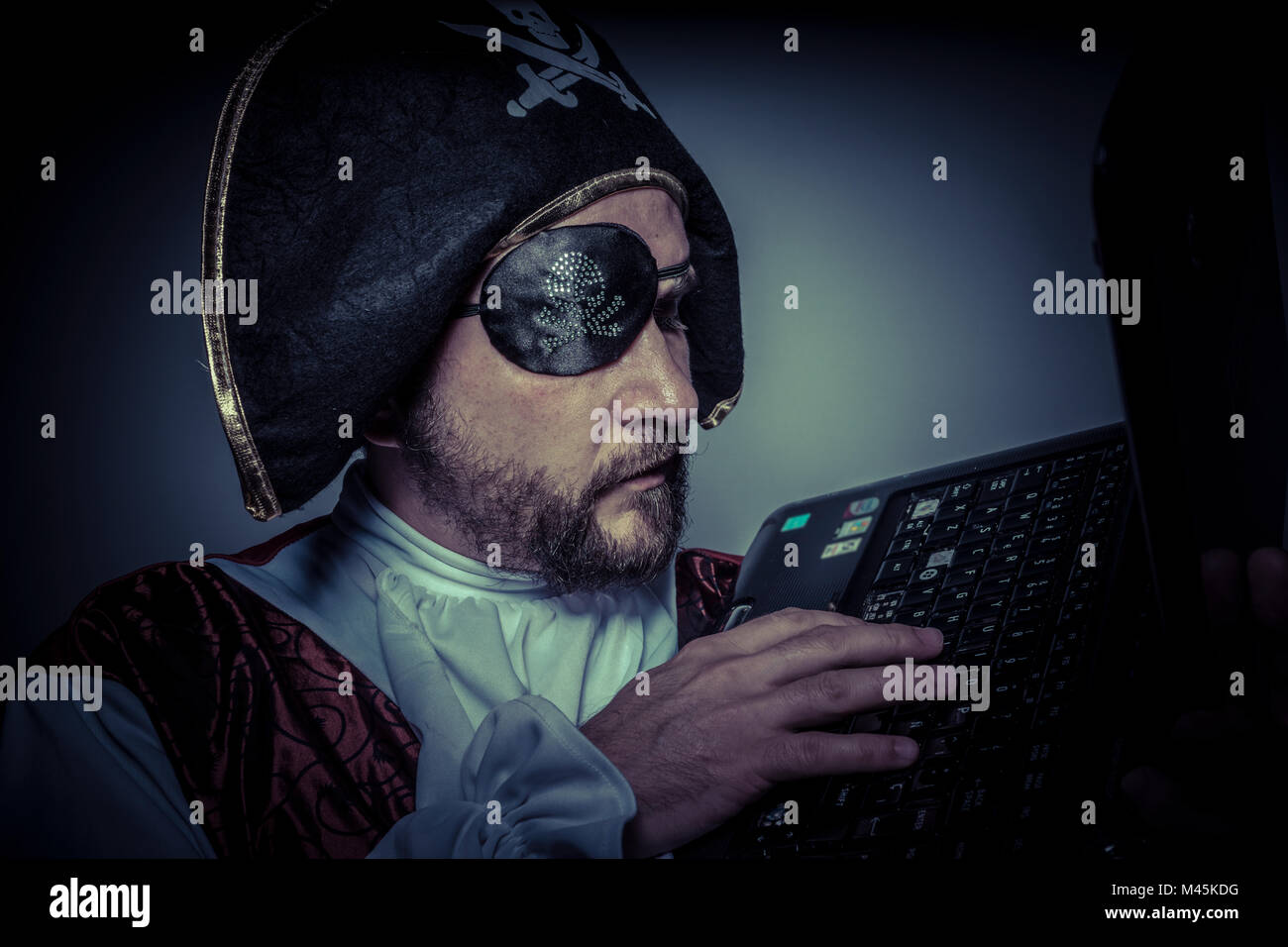 Skull cracker hi-res stock photography and images - Alamy