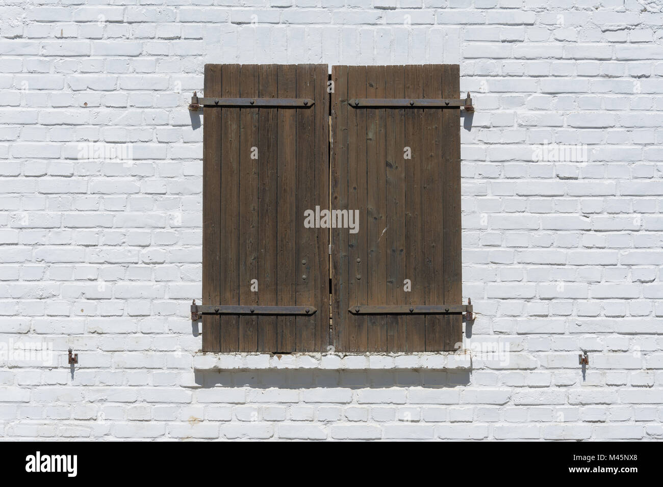 Old white window hi-res stock photography and images - Alamy