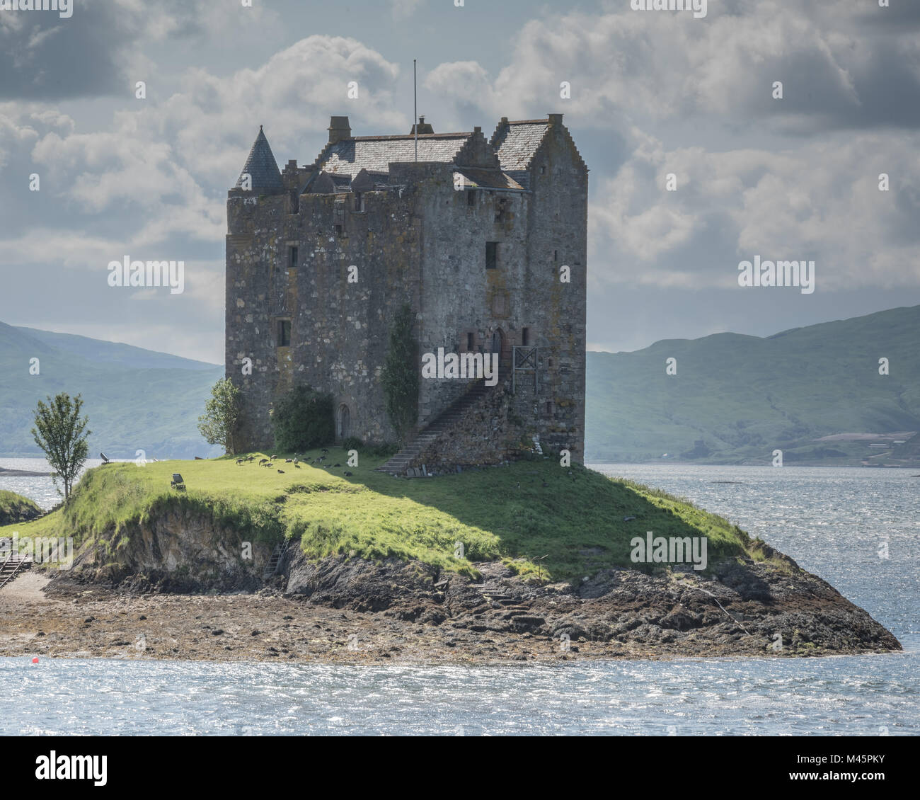 Scottish ruins castle stalker hi-res stock photography and images - Alamy