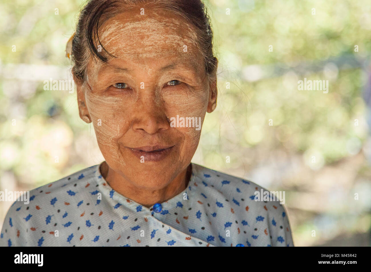 Lady thanaka hi-res stock photography and images - Alamy