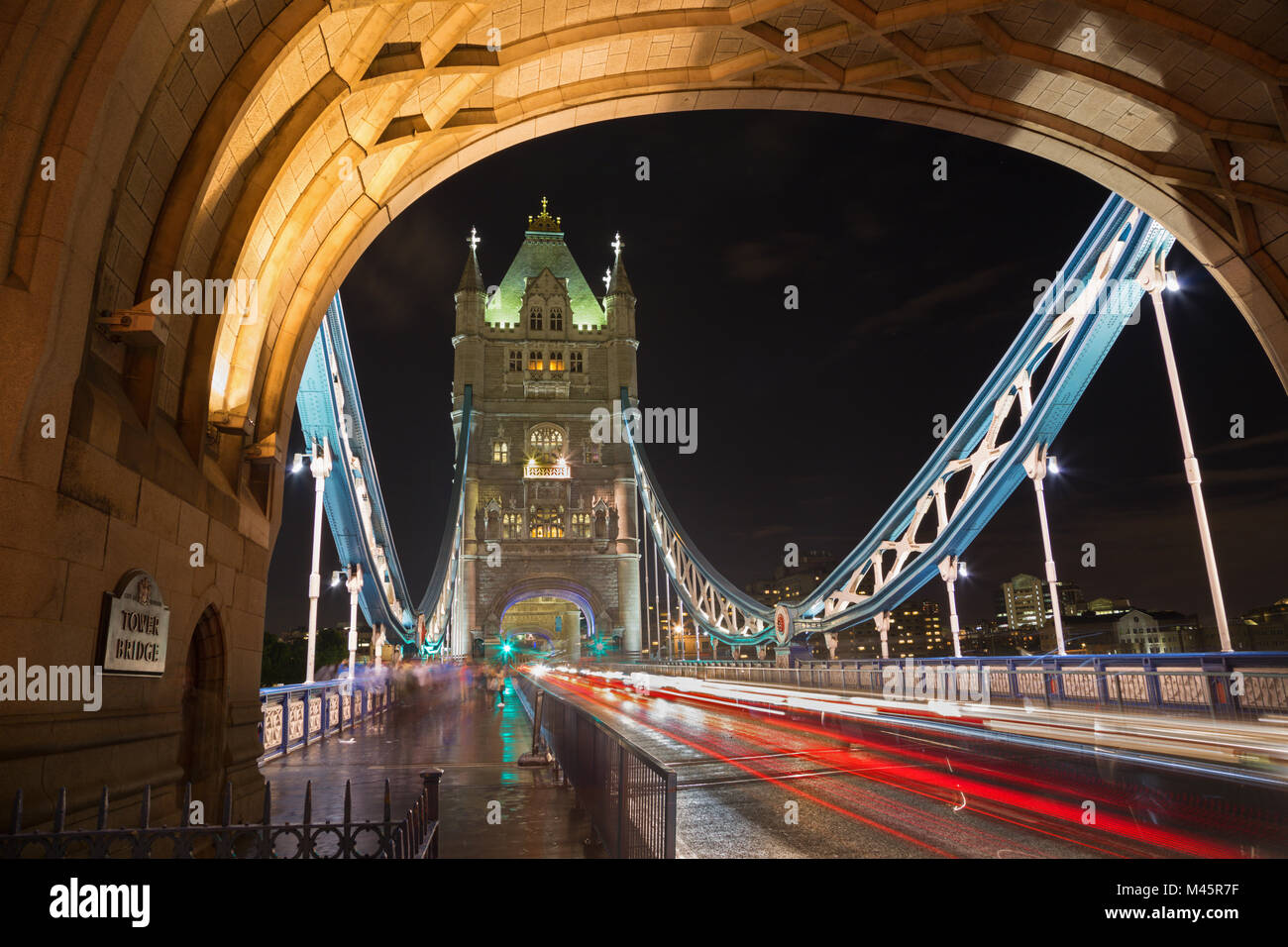 London tower bride night hi-res stock photography and images - Alamy