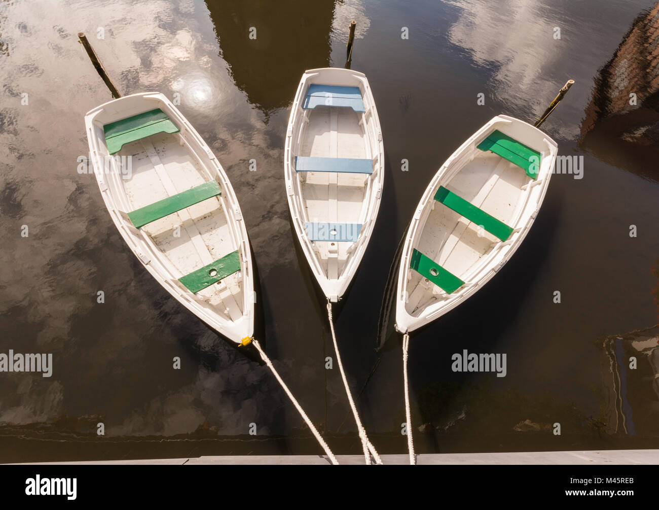 Small ships hi-res stock photography and images - Alamy