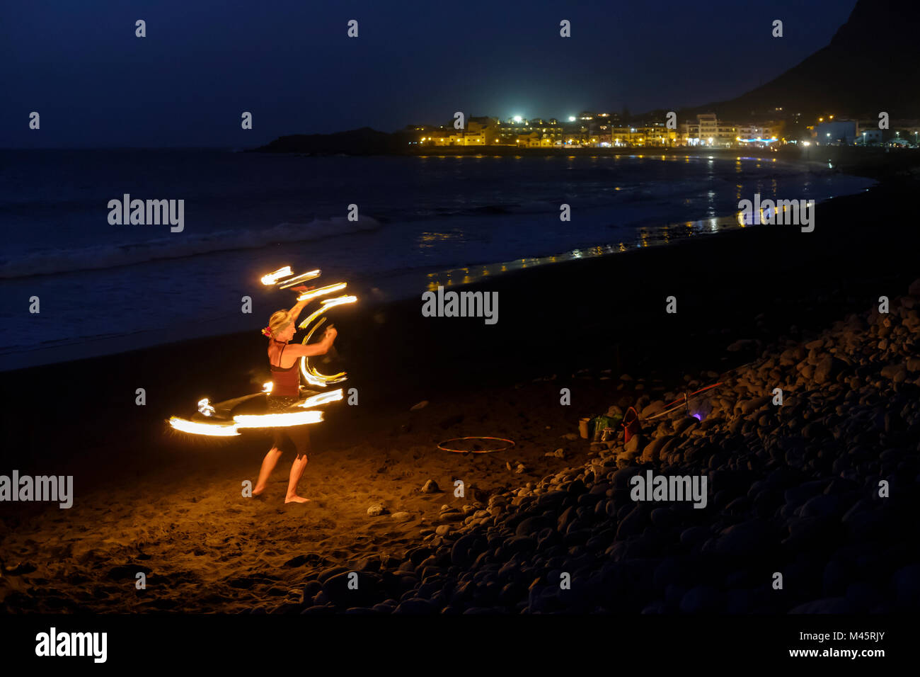 Fire dance hi-res stock photography and images - Alamy