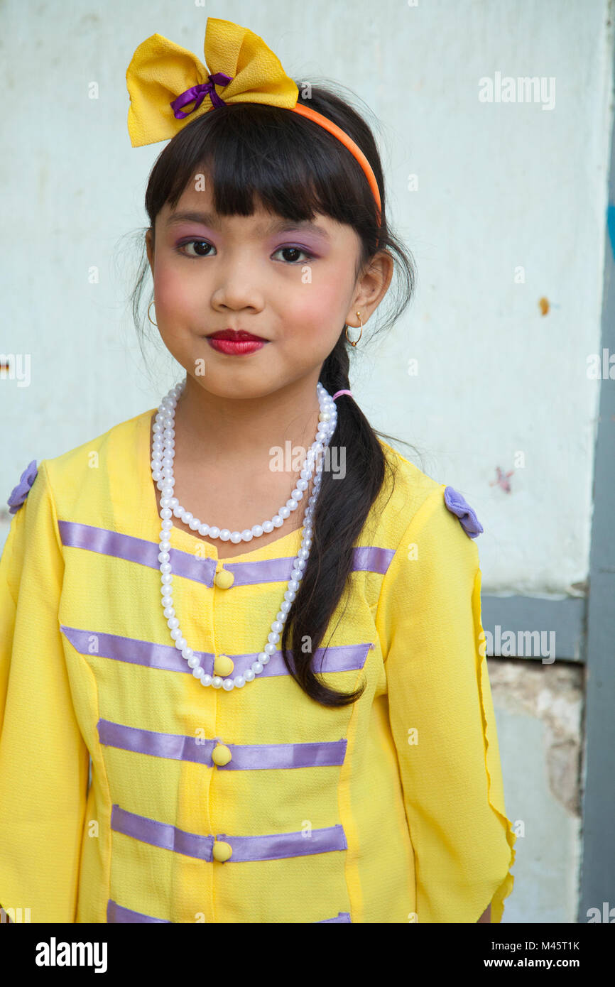 Myanmar school kids hi-res stock photography and images - Alamy