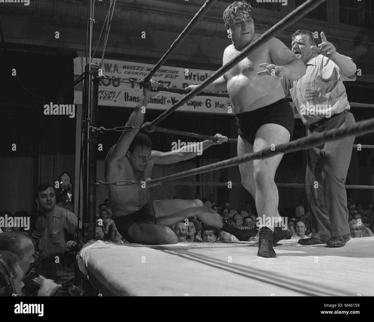 Wrestling match Black and White Stock Photos & Images - Alamy