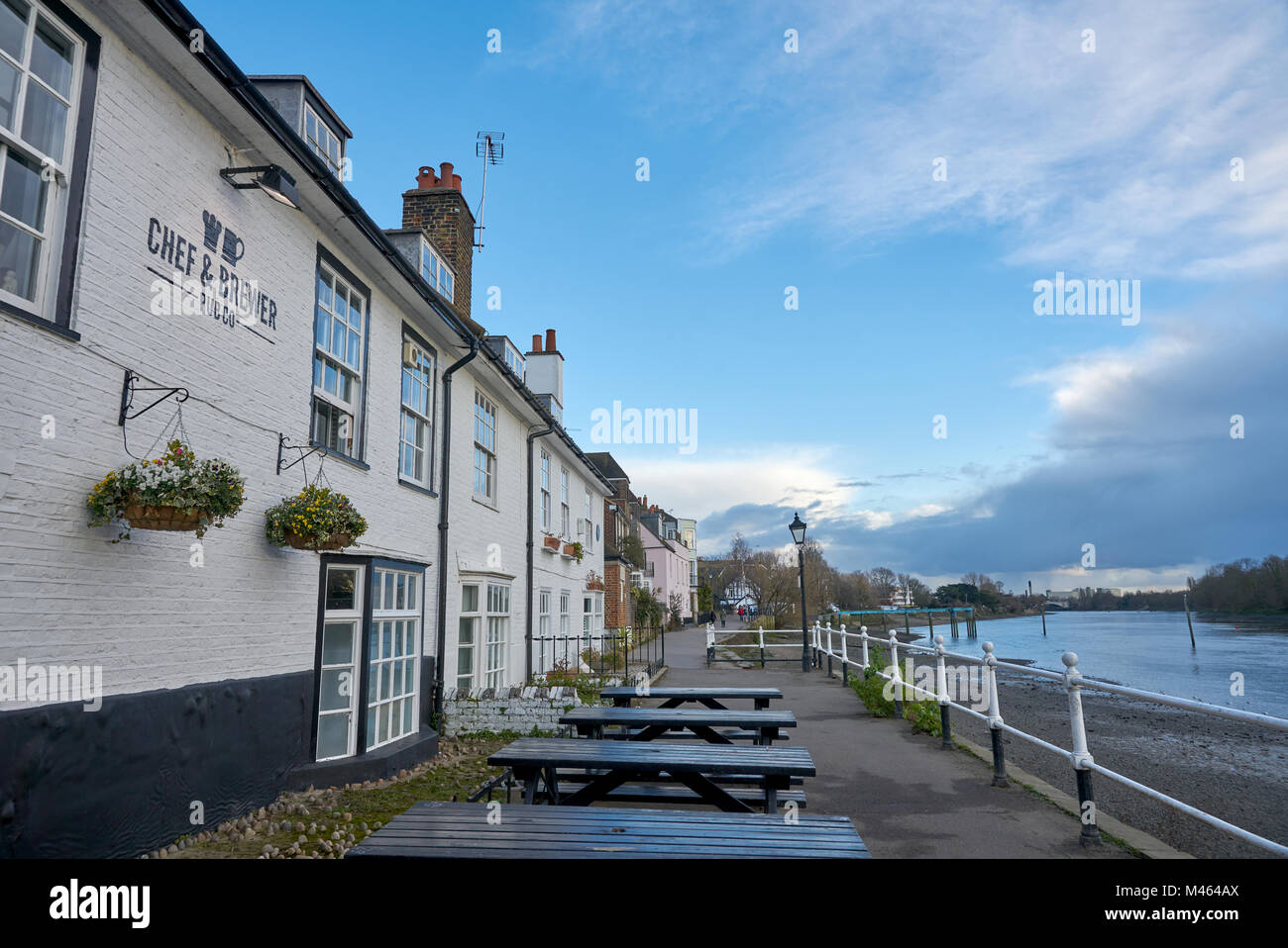the thames path in chiswick london Stock Photo - Alamy