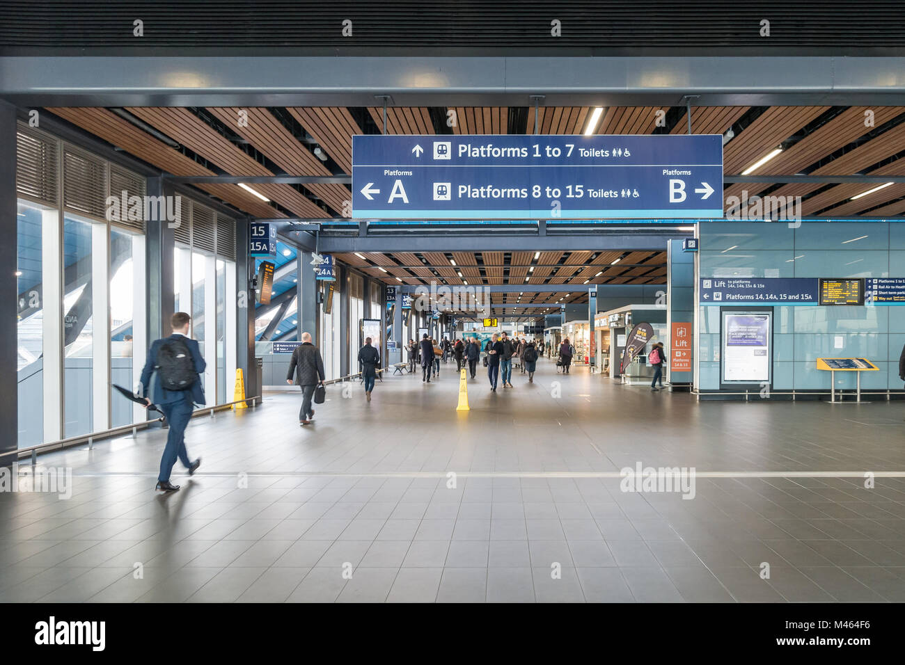 Platform signs numbers hi-res stock photography and images - Alamy