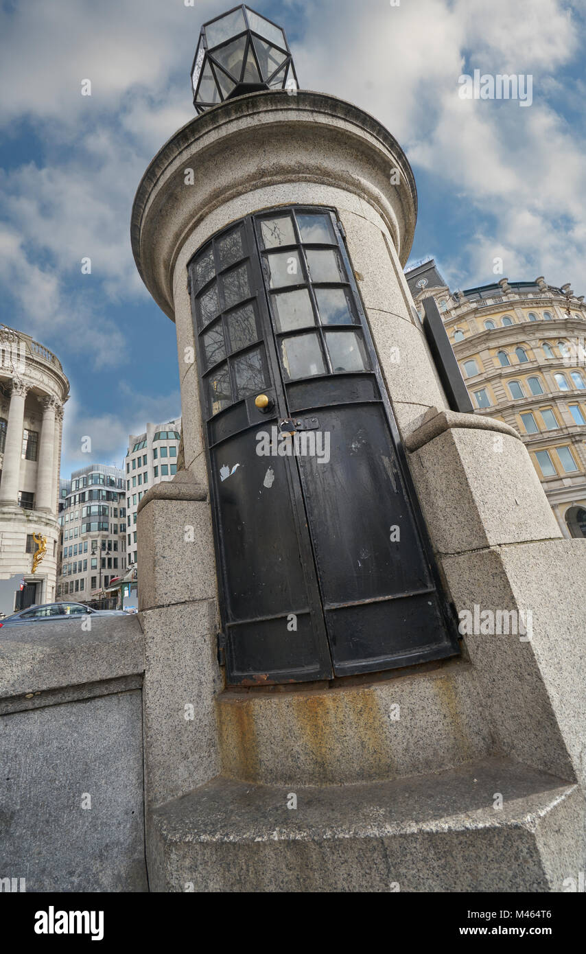 trafalgar square police station Stock Photo - Alamy