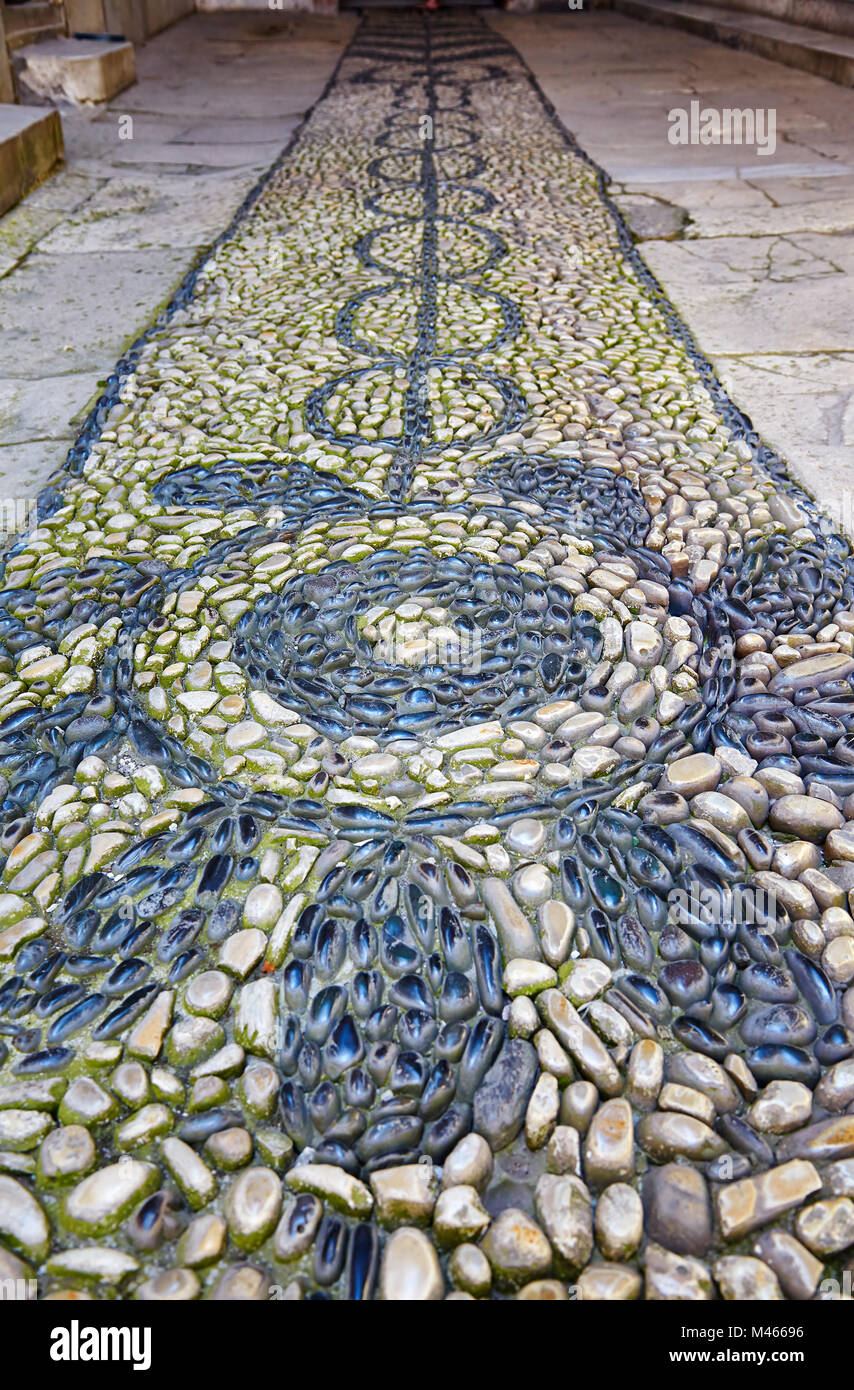 Pebble pathway hi-res stock photography and images - Alamy