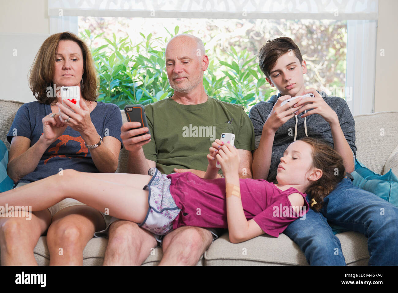 A family all on their cell phones Stock Photo - Alamy