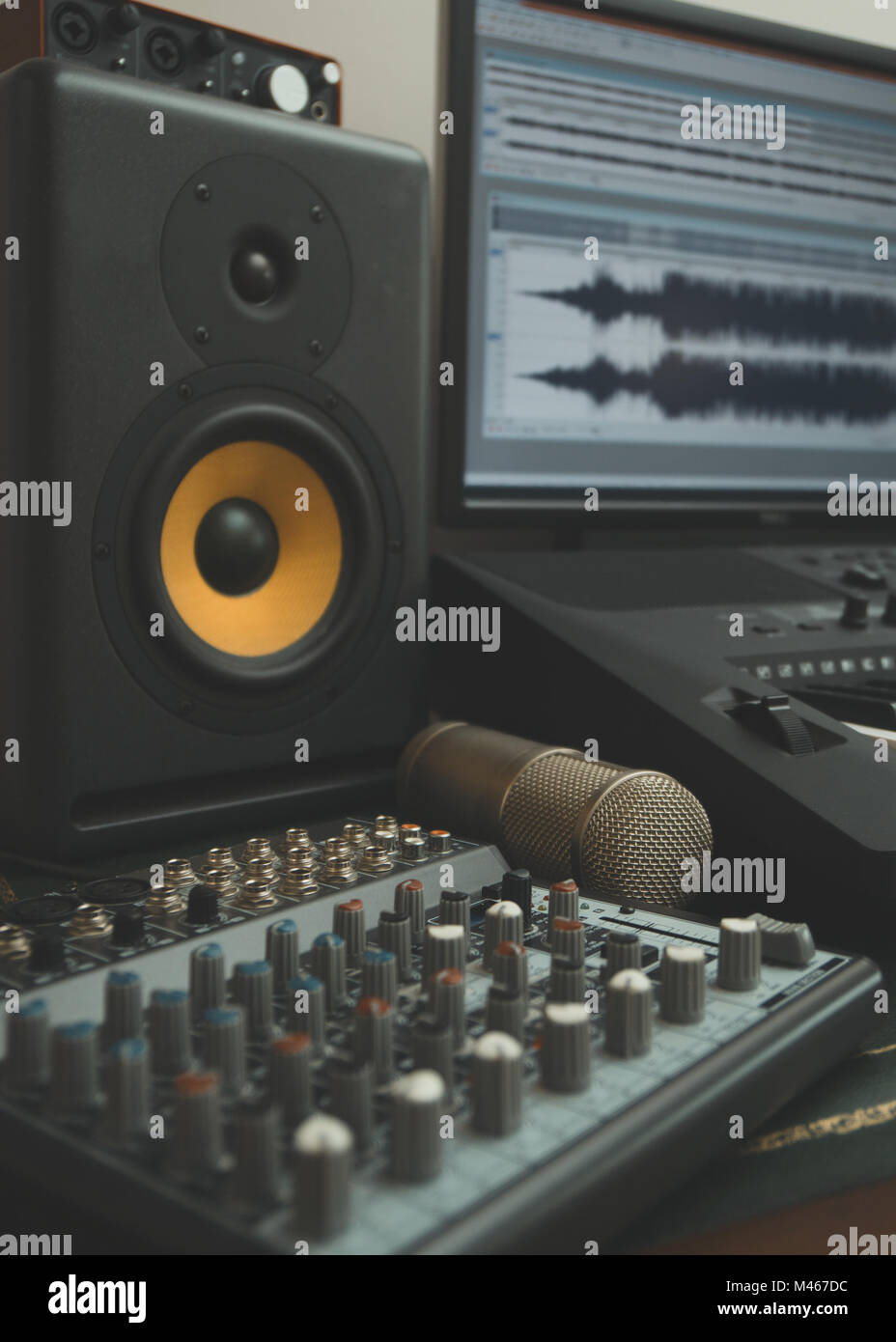 Condenser capsule hi-res stock photography and images - Alamy