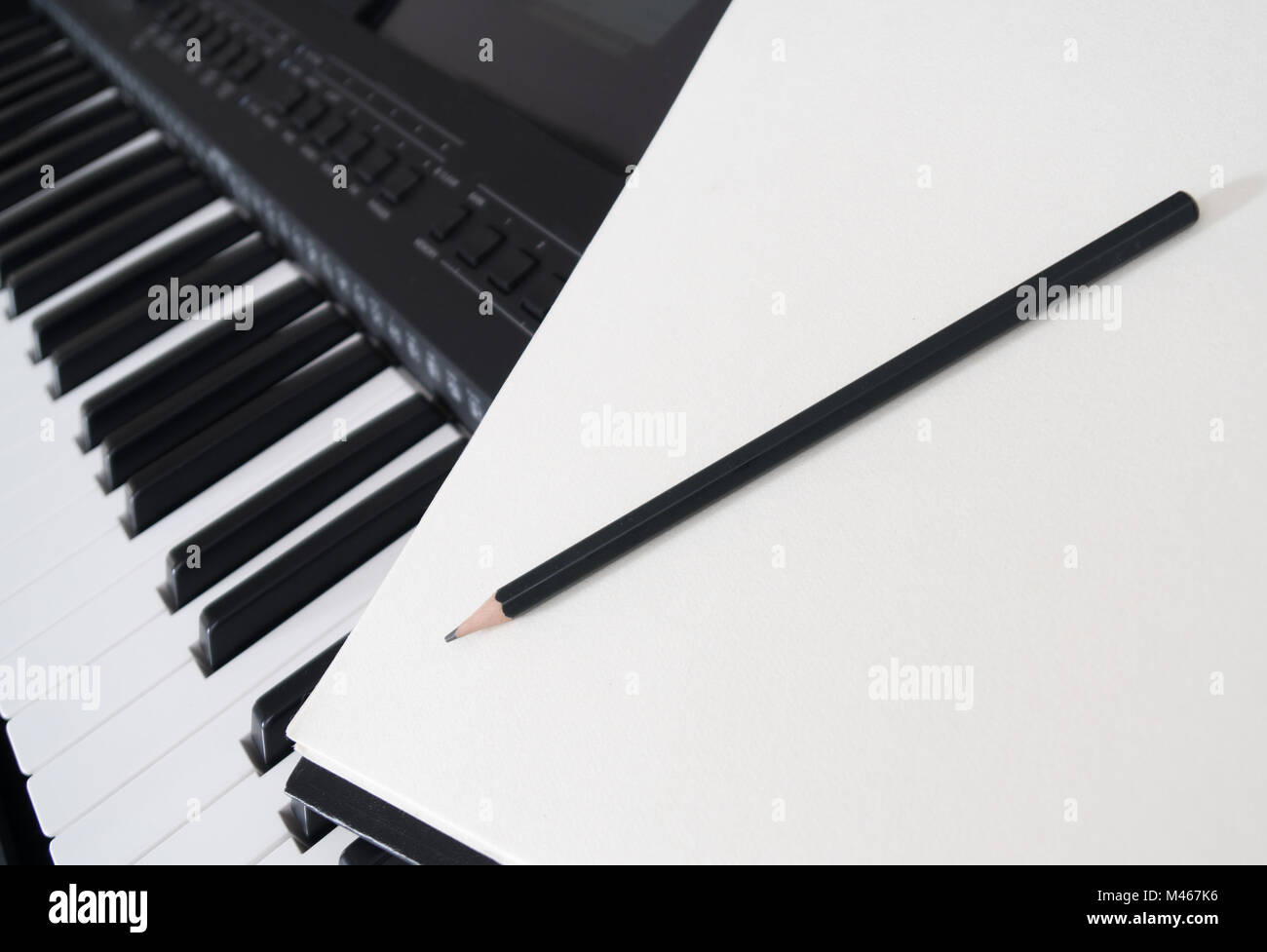 Piano keyboard pen sheet hi-res stock photography and images - Alamy