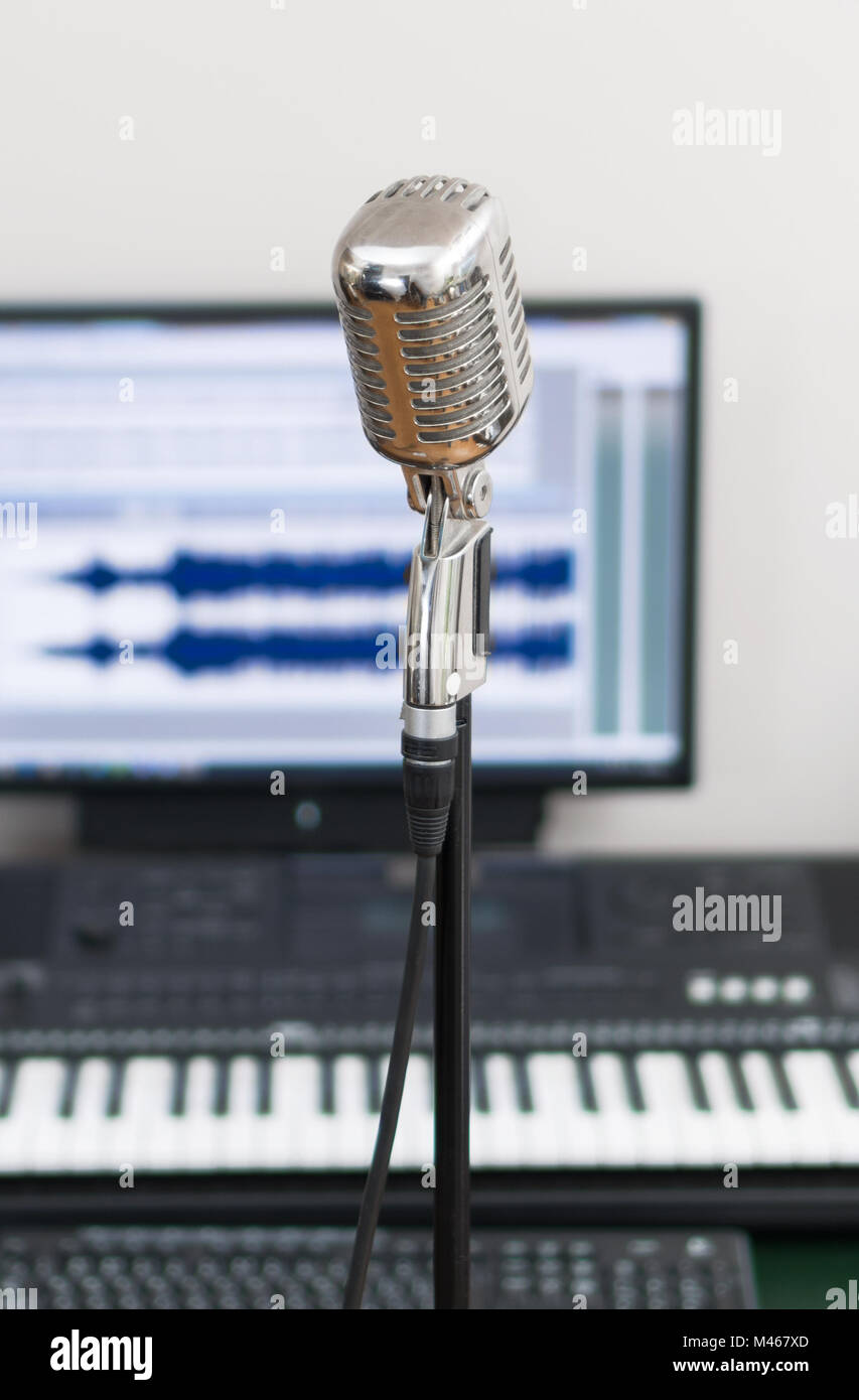Vocal lesson hi-res stock photography and images - Alamy