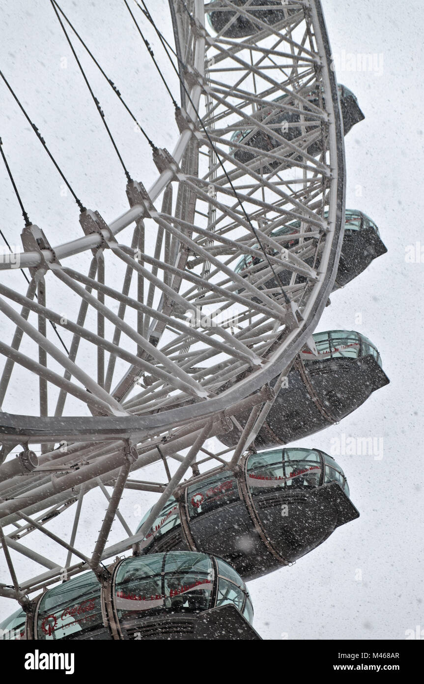 London Eye snow falling. England, UK Stock Photo - Alamy