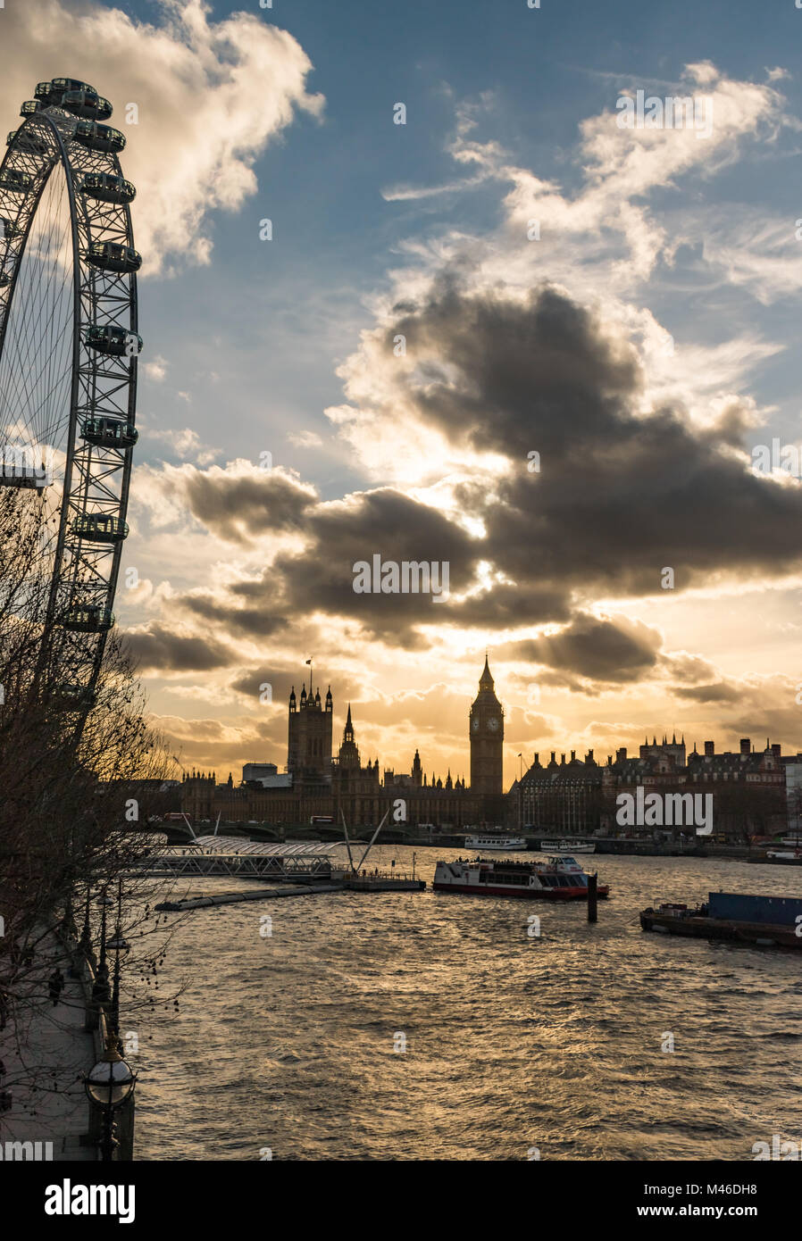 Thames river scenes hi-res stock photography and images - Alamy
