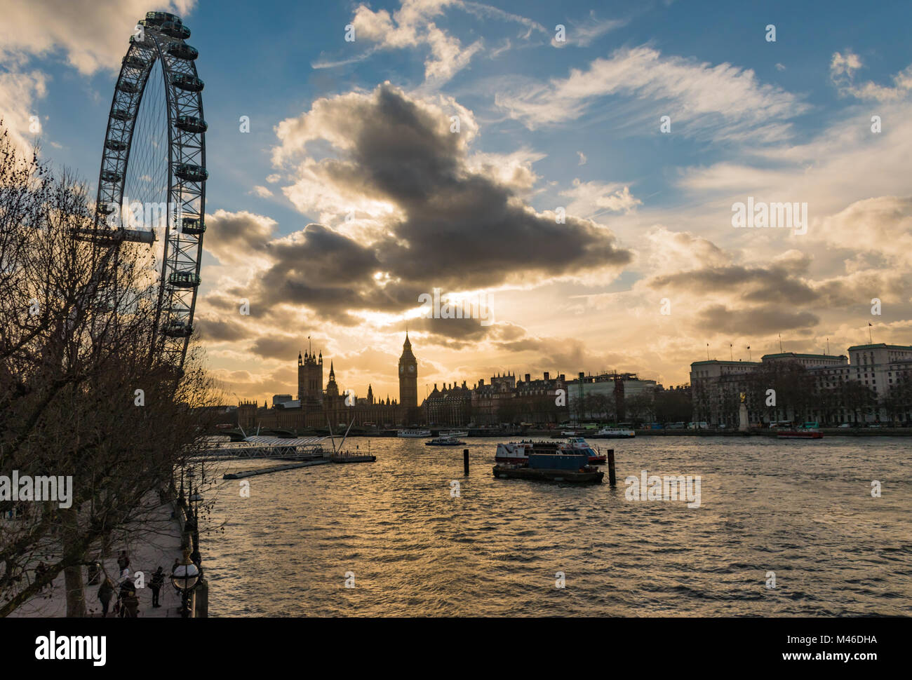 Thames river scenes hi-res stock photography and images - Alamy
