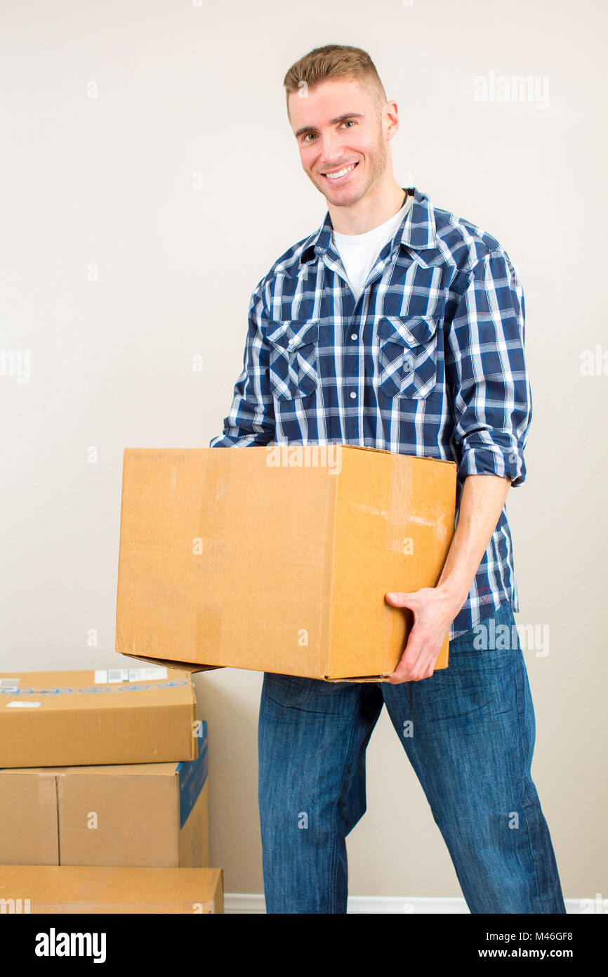 Man moving and packing boxes Stock Photo - Alamy