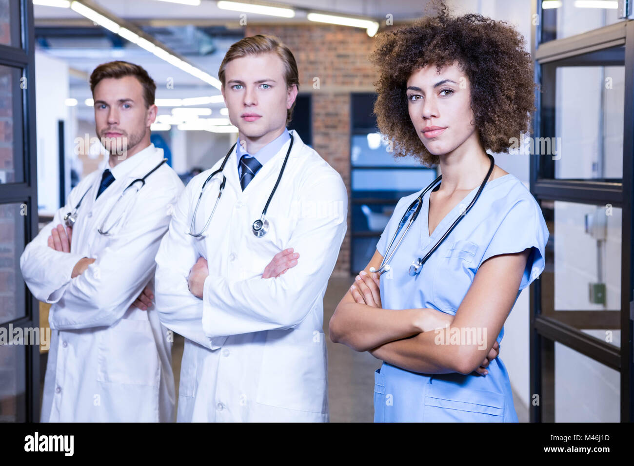 Portrait of medical team standing with arms crossed Stock Photo - Alamy