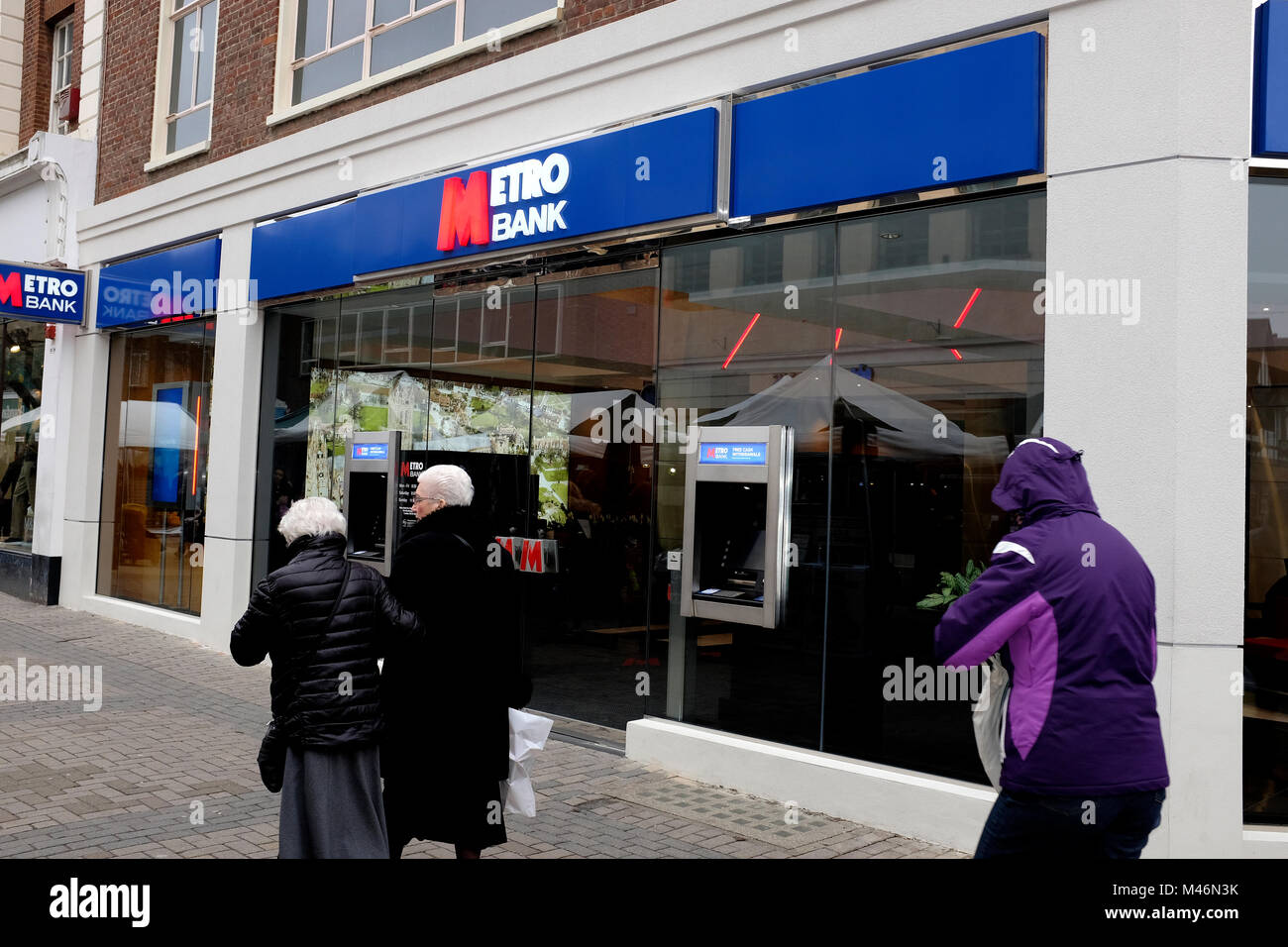 Bank branch uk women hi-res stock photography and images - Alamy