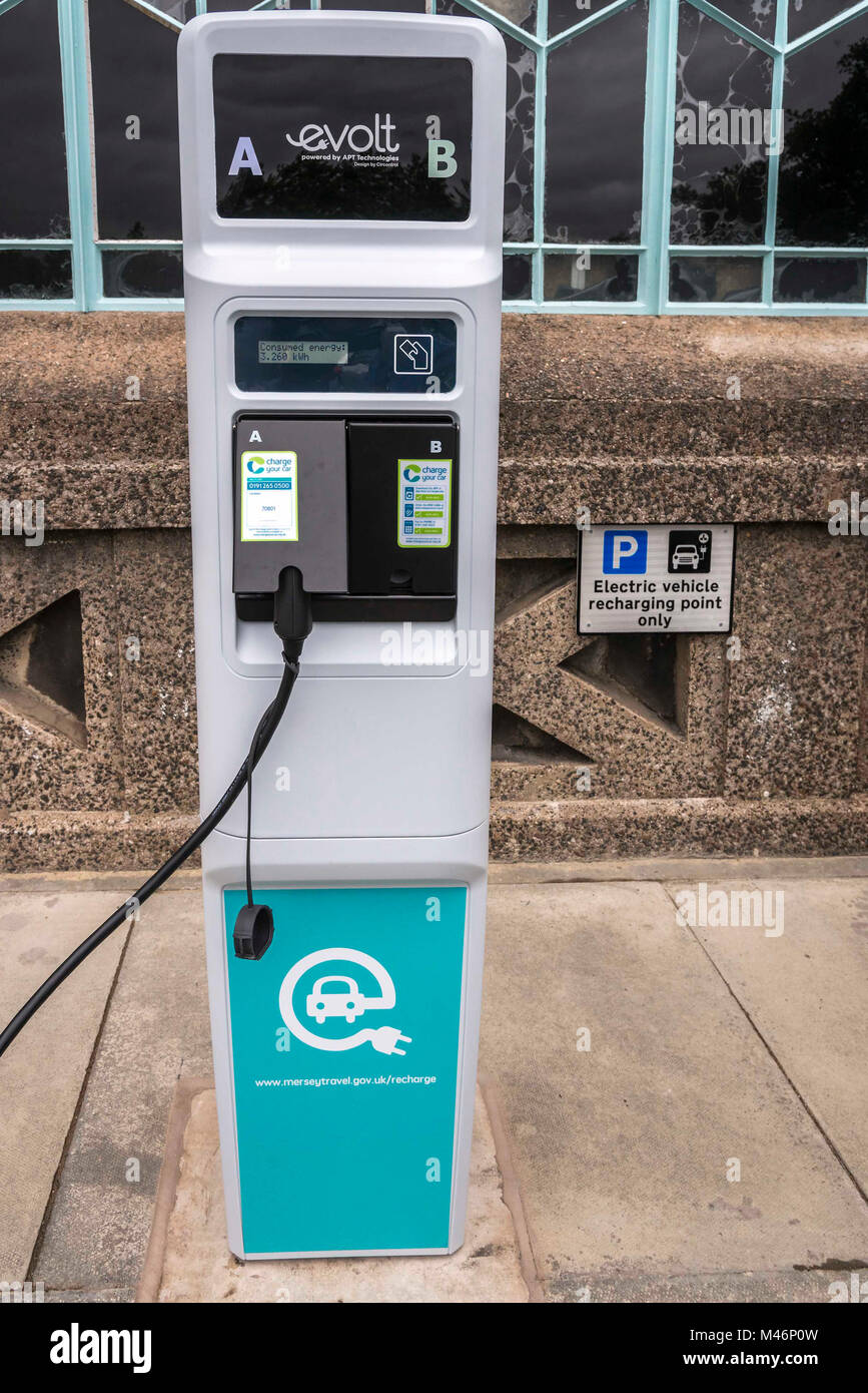 Ev charging point street hi-res stock photography and images - Alamy