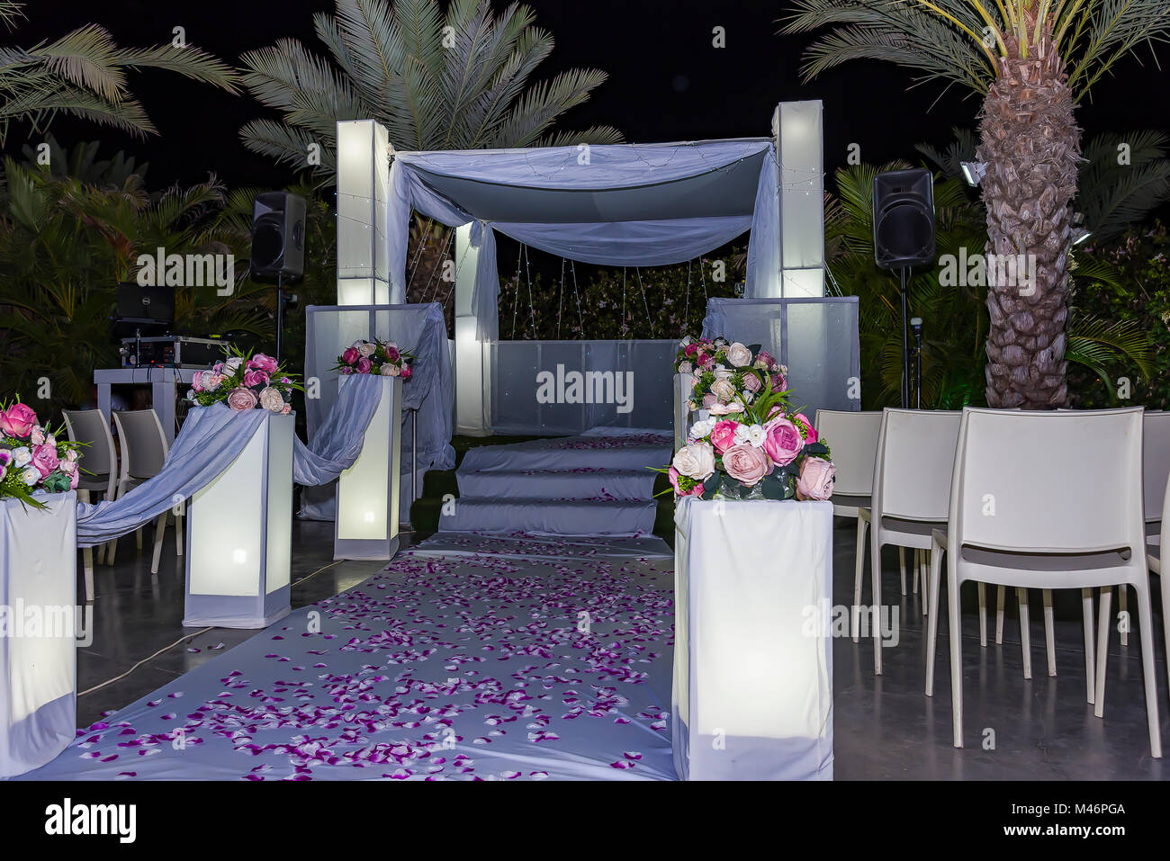 Jewish wedding chuppah canopy hi-res stock photography and images - Alamy