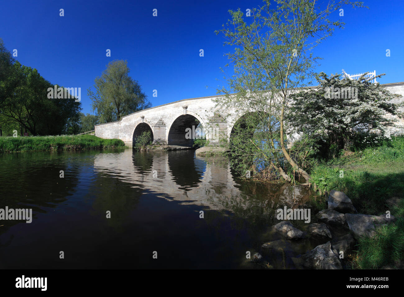 Milton Ferry Stone Bridge over the river Nene, Ferry Meadows country ...
