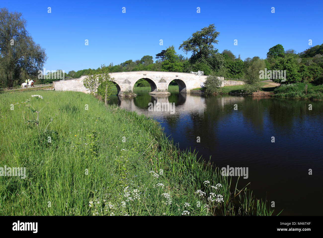 Milton Ferry Stone Bridge over the river Nene, Ferry Meadows country ...