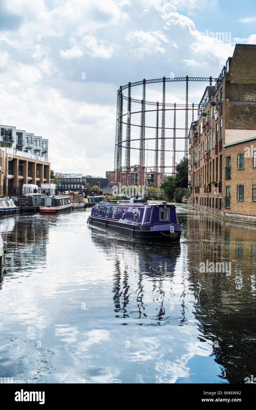 London barge canal hi-res stock photography and images - Alamy