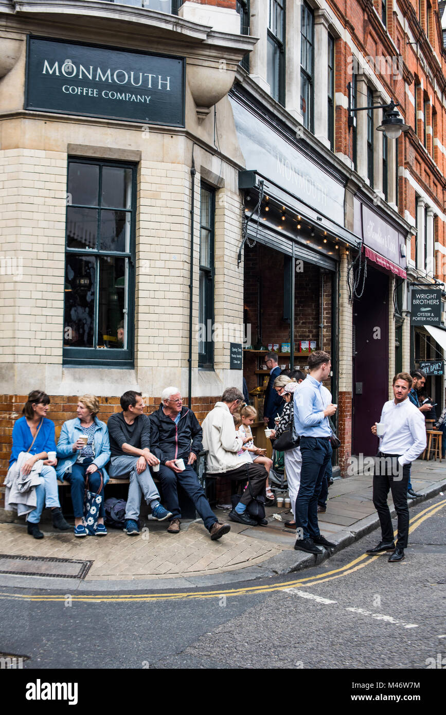 Poeple outside house england hi-res stock photography and images - Alamy