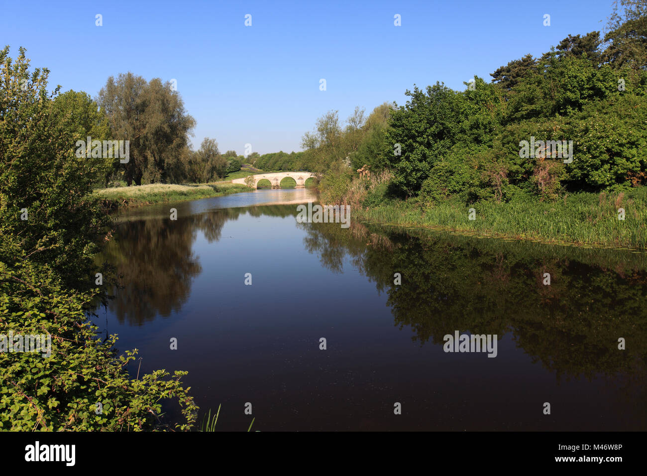 Milton Ferry Stone Bridge over the river Nene, Ferry Meadows country ...