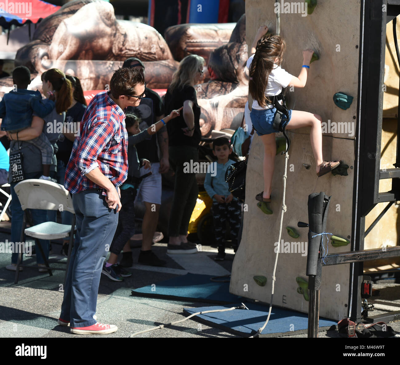 Johnny Knoxville watches as daughter Arlo Clapp takes on the climbing ...