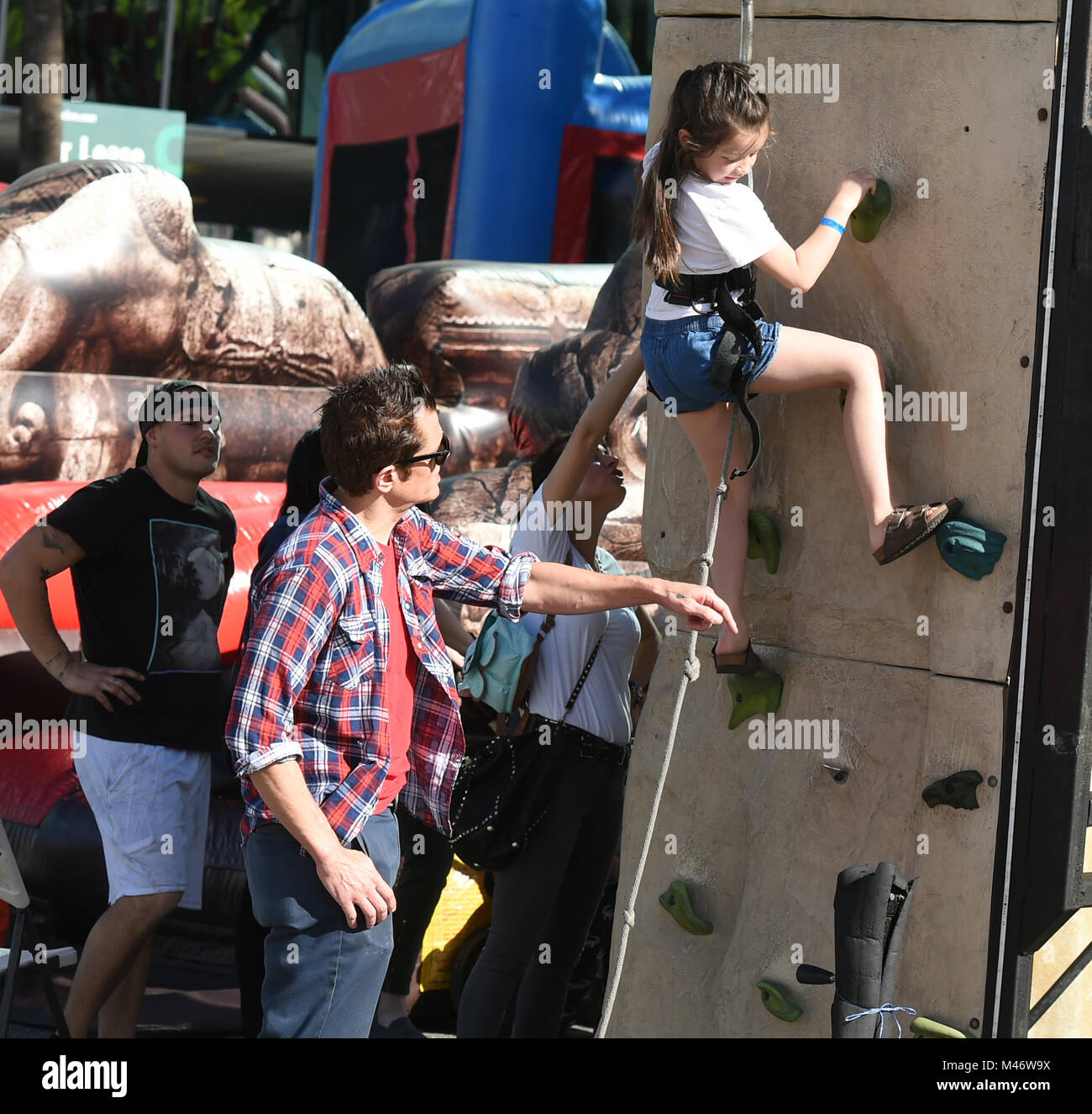 Johnny Knoxville watches as daughter Arlo Clapp takes on the climbing ...