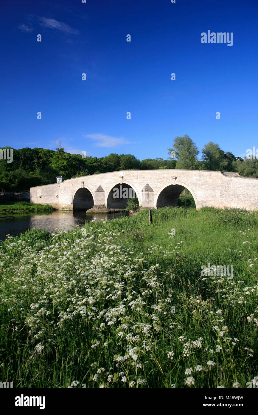 Milton Ferry Stone Bridge over the river Nene, Ferry Meadows country ...